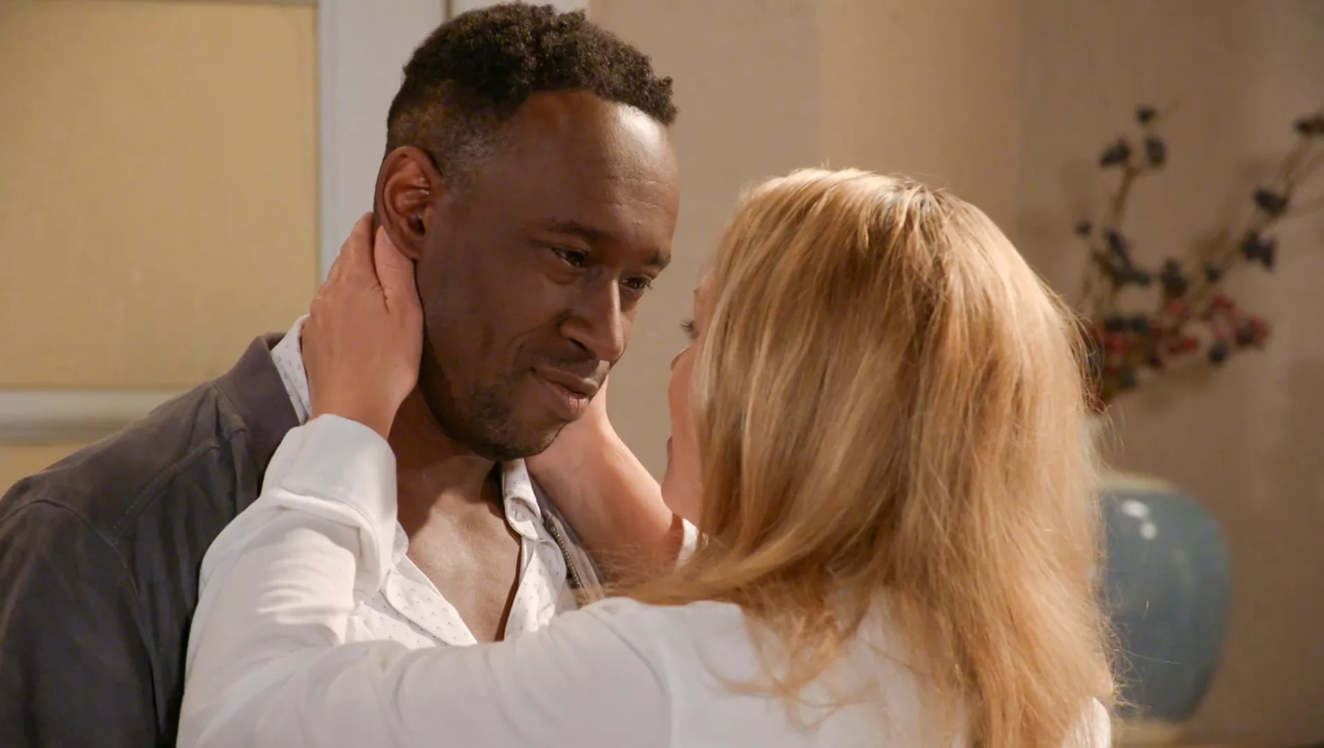 Rote Rosen Überraschender Serientod: Fanliebling verlässt Daily schon bald